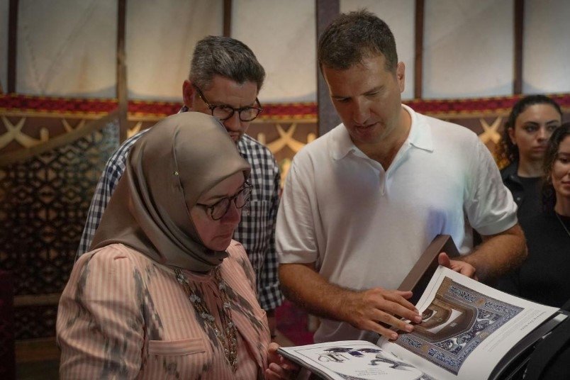 Malezya Kraliçesi Tunku Azizah Kuruluş Osman dizisinin setini ziyaret etti