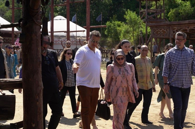 Malezya Kraliçesi Tunku Azizah Kuruluş Osman dizisinin setini ziyaret etti